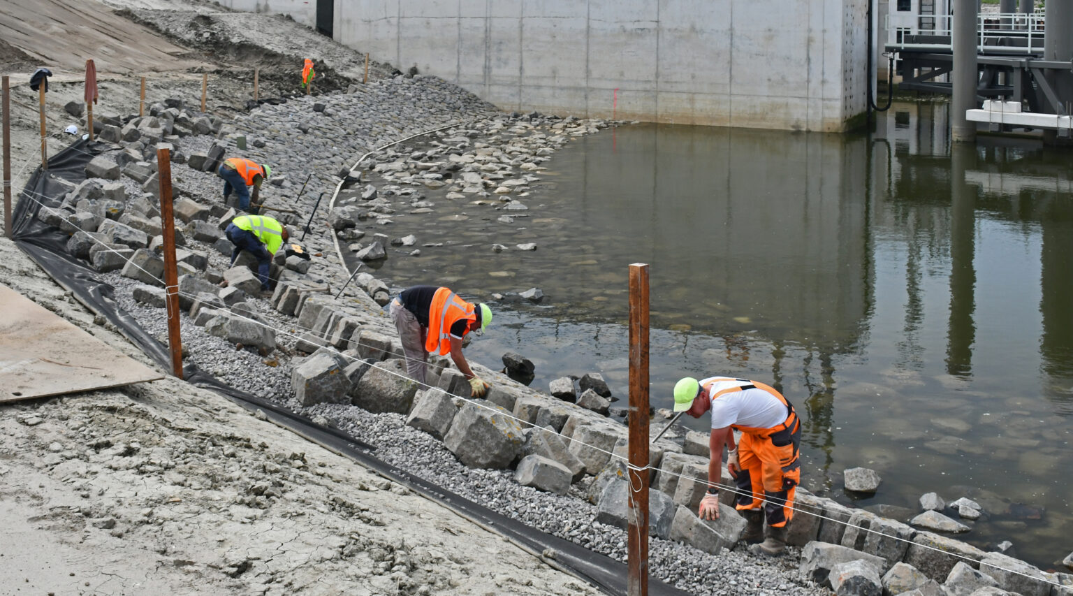 Moderne technieken en oude ambachten bij dijkversterking - De Afsluitdijk