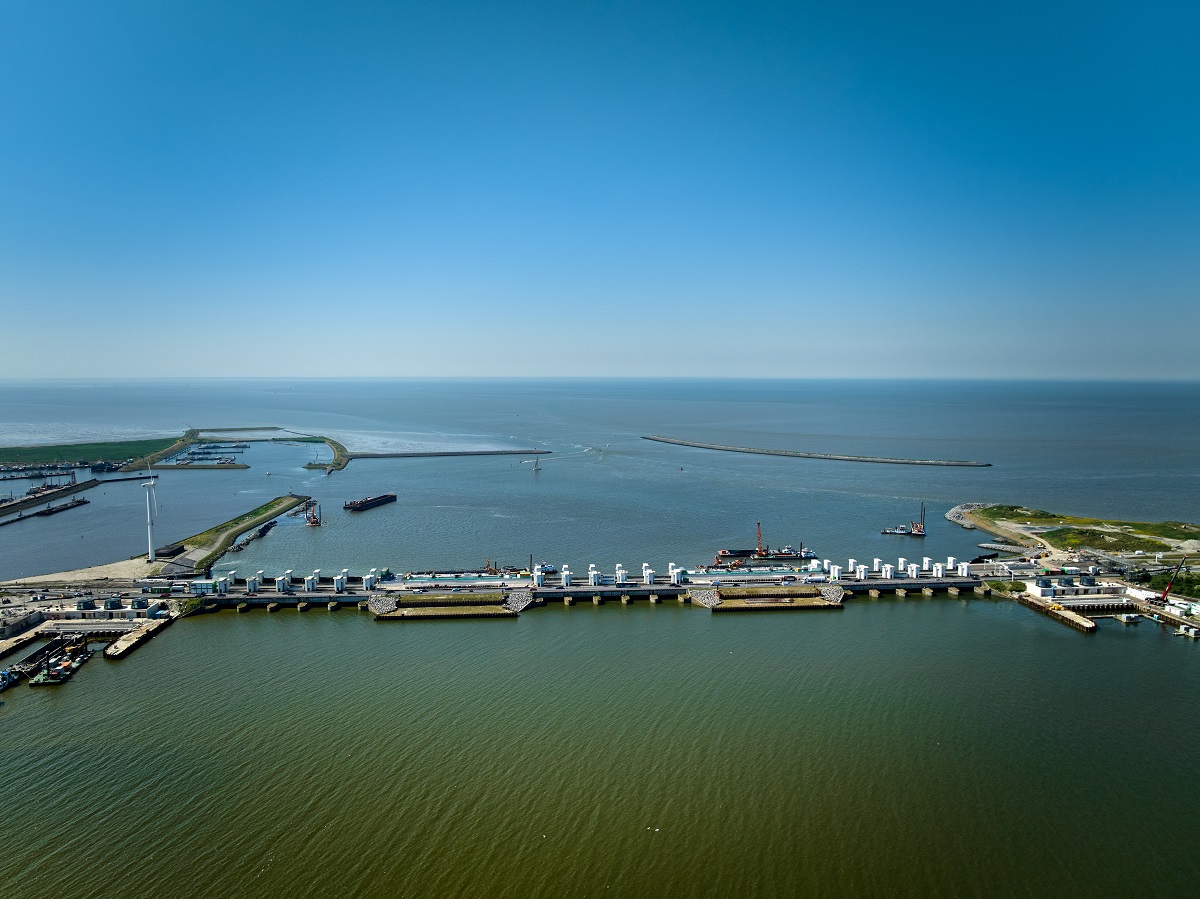 Nieuwe spuisluizen krijgen zestien kolossale spuischuiven - De Afsluitdijk